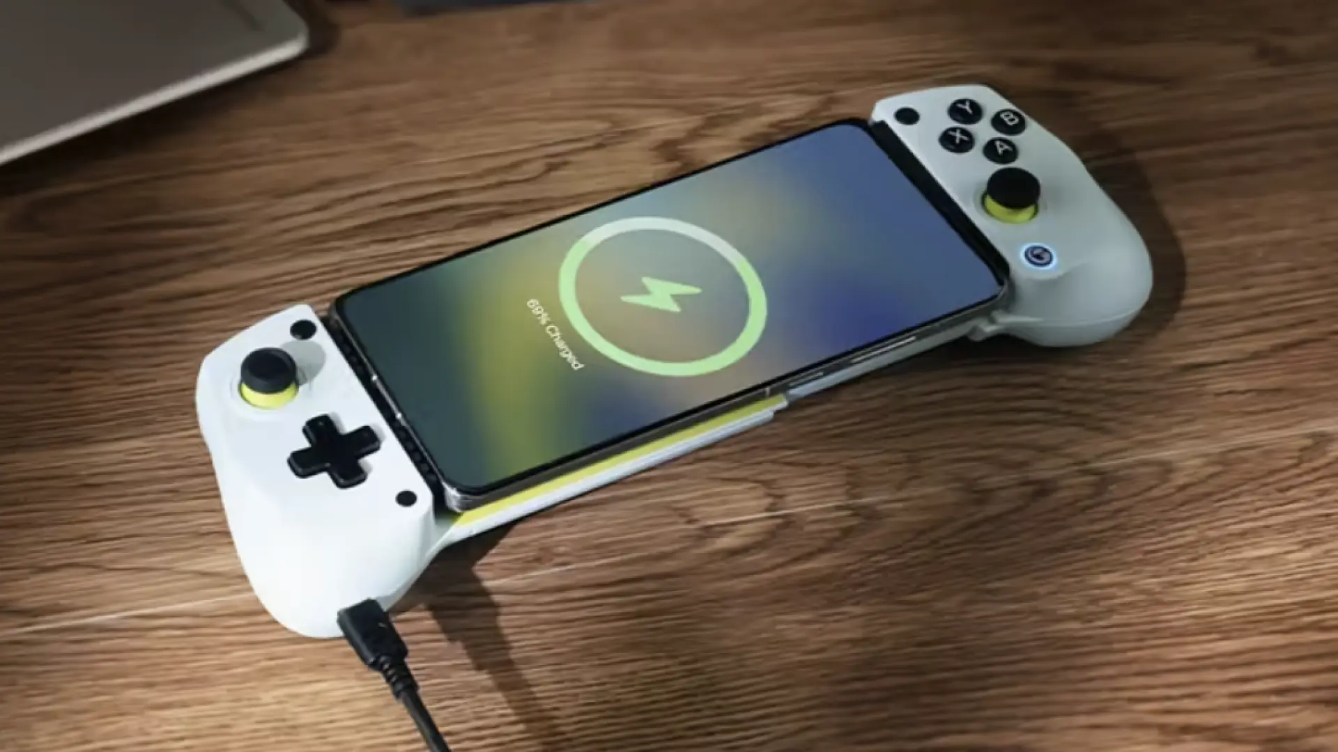 Tu móvil es una consola: solo necesitas un mando que lo transforme por ...