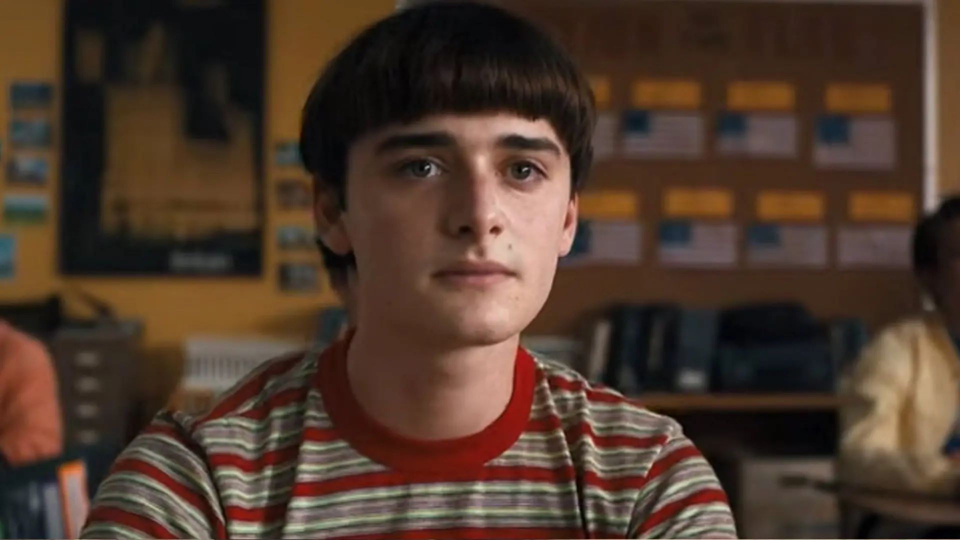 Will Byers parece más niño en Stranger Things porque al actor le ...
