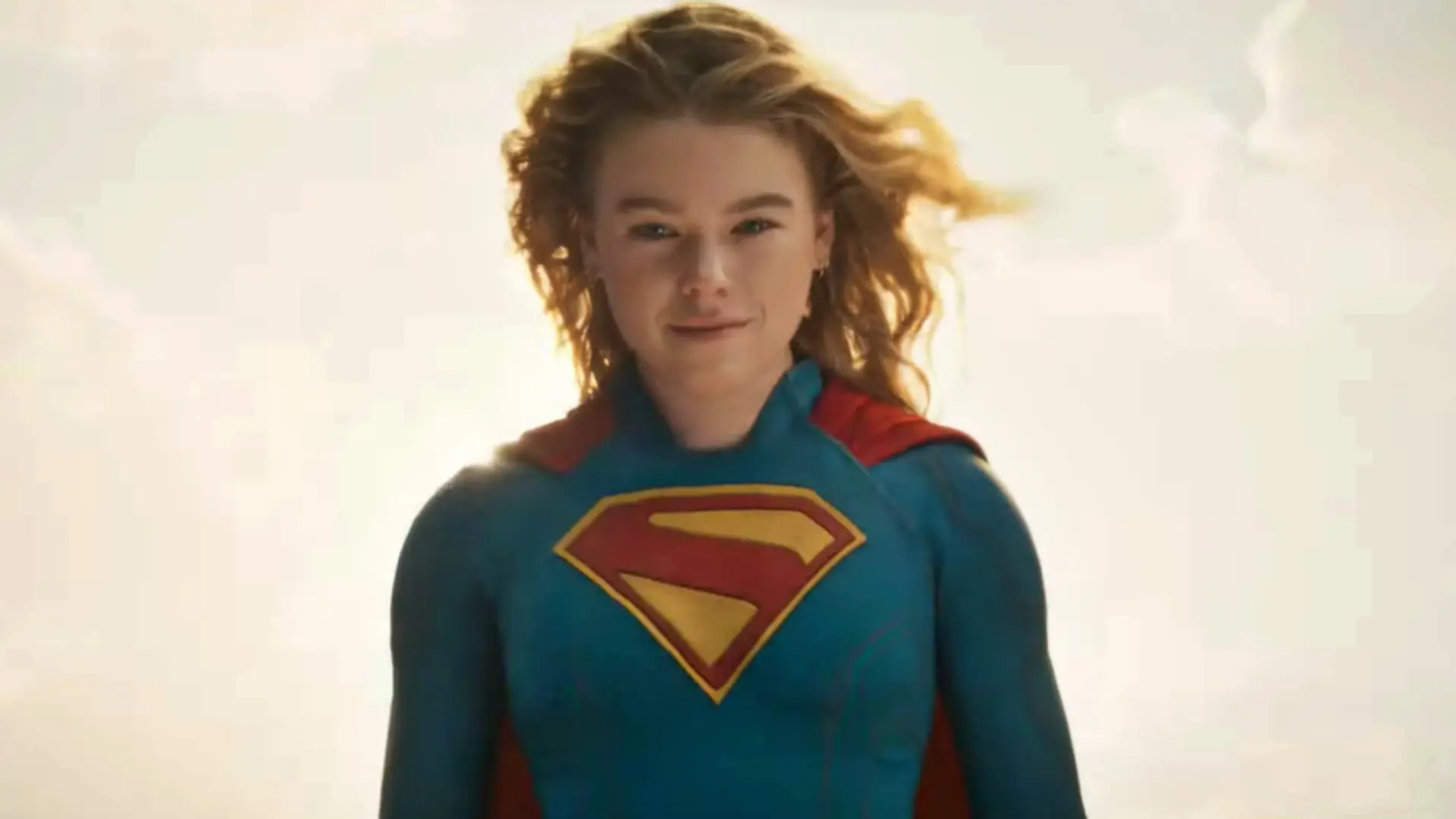Supergirl alza el vuelo en la nueva imagen de Milly Alcock en la ...