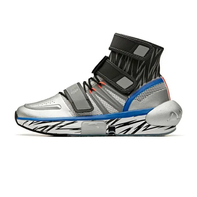 Dragon Ball Super - Las zapatillas oficiales de Goku Ultra Instinto