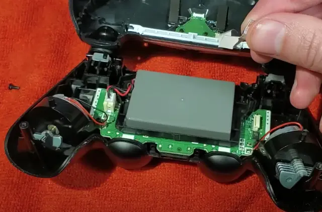 Cómo arreglar uno de los problemas más comunes de los dualshock de PS4