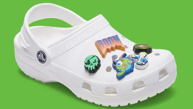 Ya puedes llevar tu consola en los pies con las primeras Crocs de Xbox ...